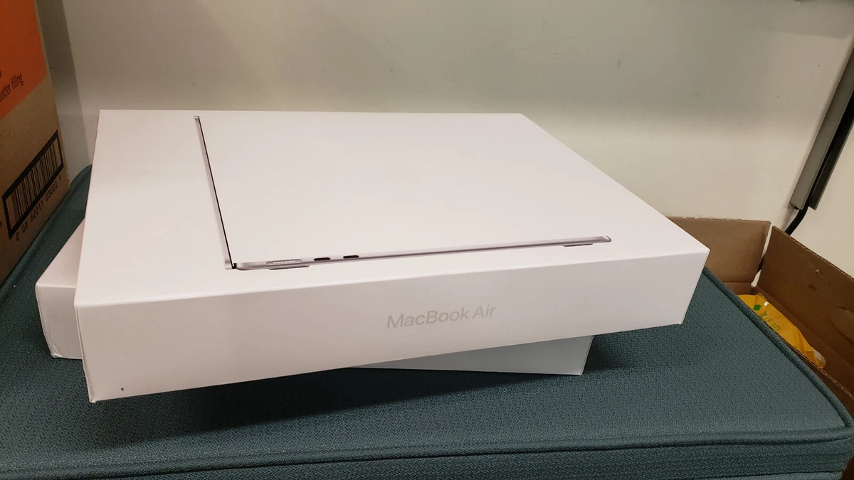 Macbook Air 2022 Box