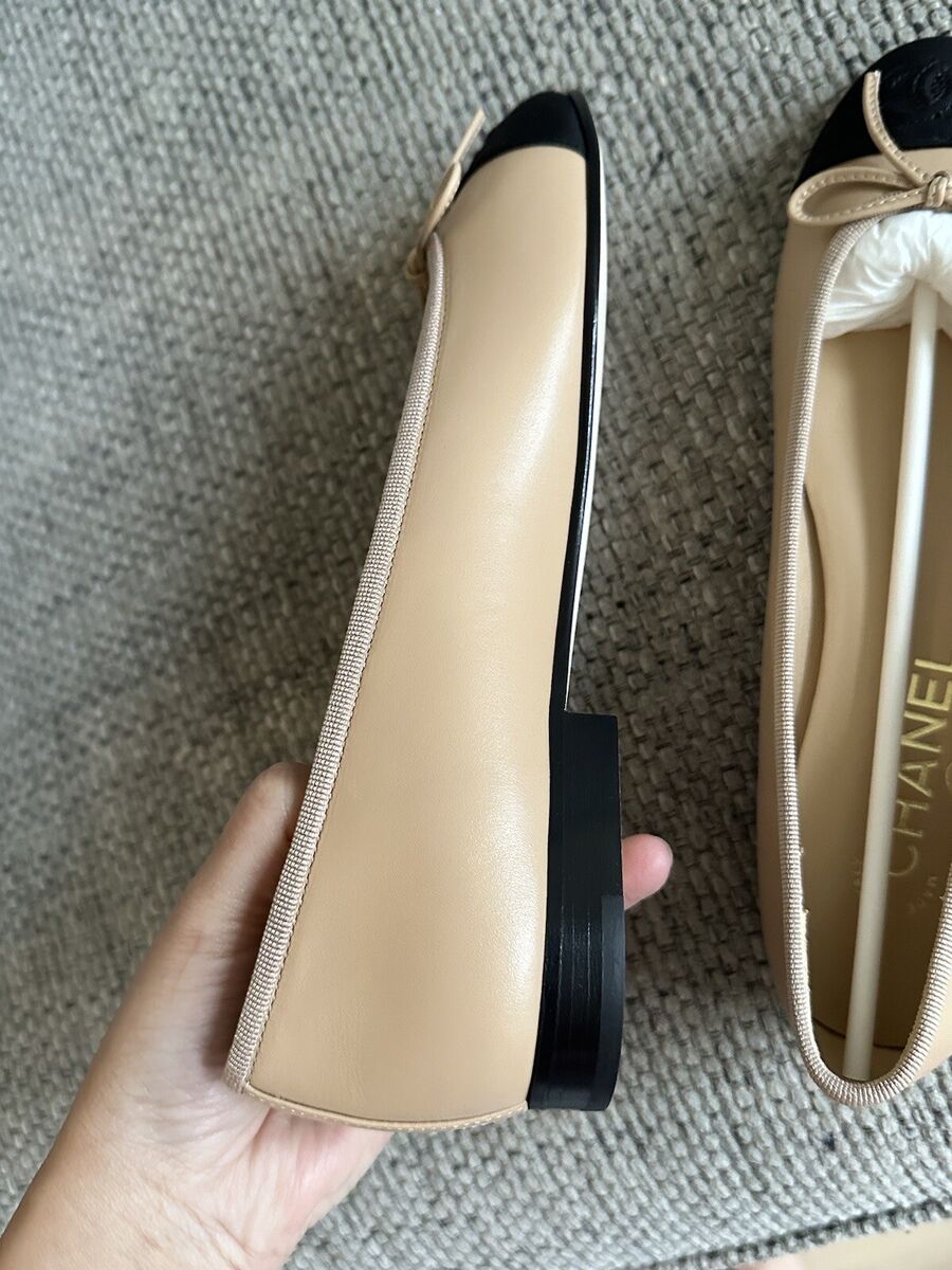 size 37EU NIB CHANEL 24C Beige Lamb & Grosgrain BlacK Cap size 37EU NIB CHANEL 24C Beige Lamb & Grosgrain BlacK Cap