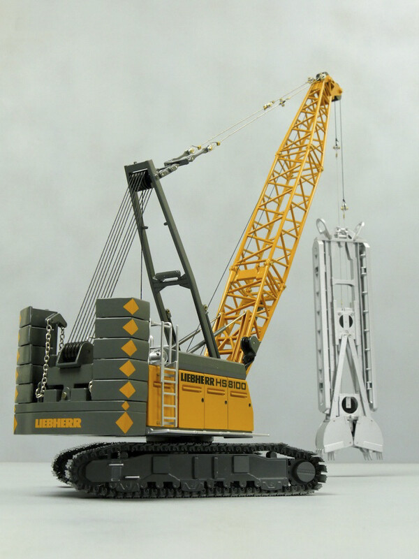 NZG for Liebherr HS8100 HD hydraulic crawler crane 1/50 NZG for Liebherr HS8100 HD hydraulic crawler crane 1/50