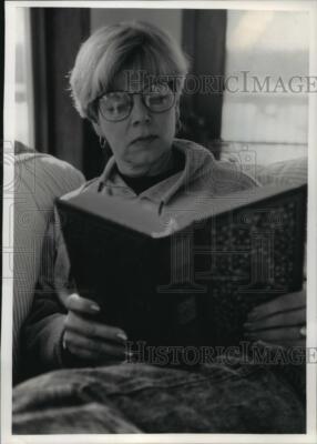 1993 Press Photo Kathy Holmgren, wife of Packers coach, Mike Holgren, at home | eBay