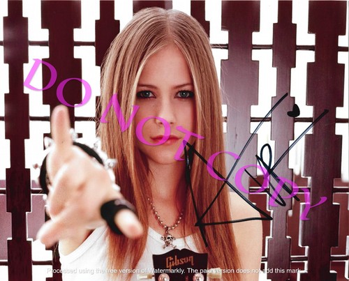 AVRIL LAVIGNE Singer Autographed 8x10 Photo Reprint Punk Rock Princess ...