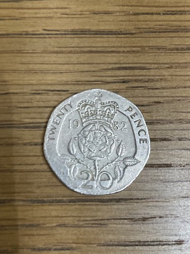 VERY Rare UK 1982 20p Twenty Pence Coin - First Year Minted - Rare ...