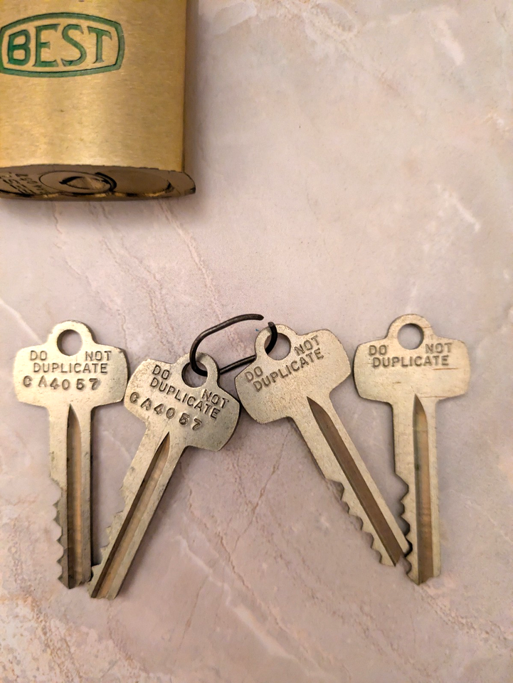 Vintage BEST Heavy Duty Padlock With 2 Numbered Keys and 2 Unnumbered ...