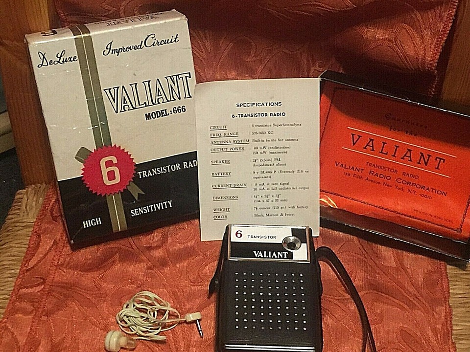 DELUXE MODEL 666 Vintage VALIANT TRANSISTOR RADIO Mint BOX PAPERS CASE ...