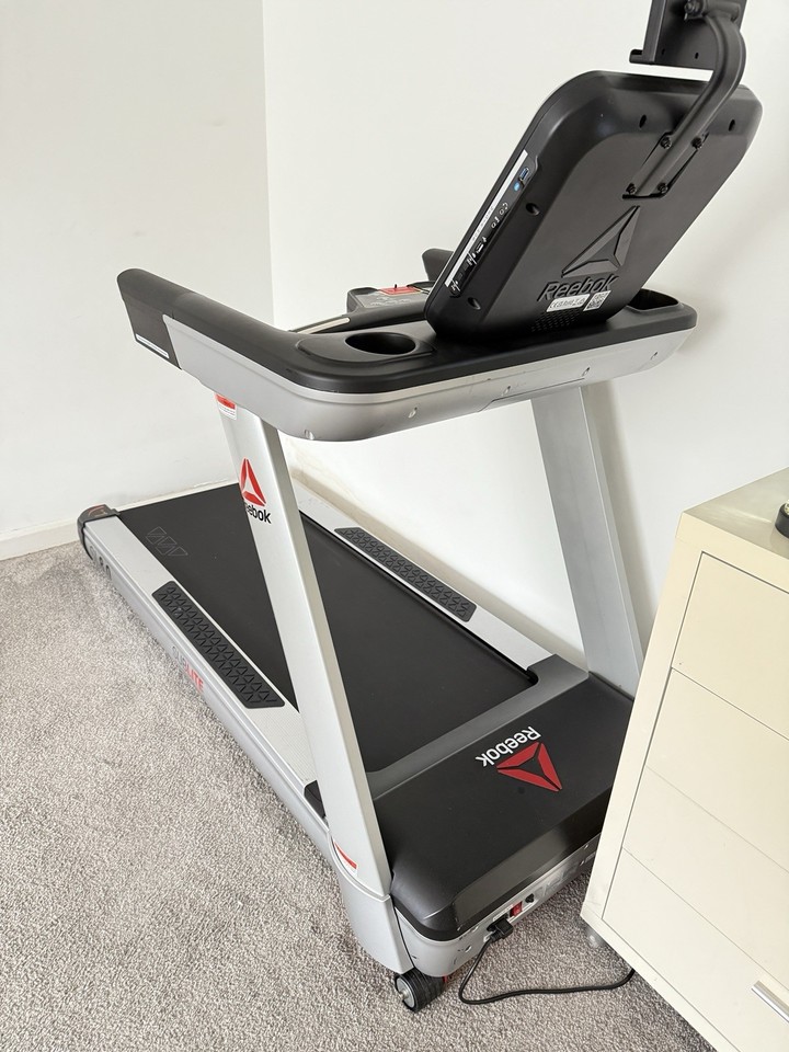 Reebok SL8.0 DC Treadmill Bluetooth Power Incline Fitness Running ...