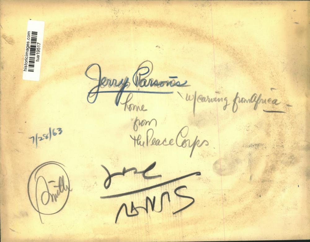 1963 Press Photo Jerry Parsons, home from the Peace Corps, holds ...