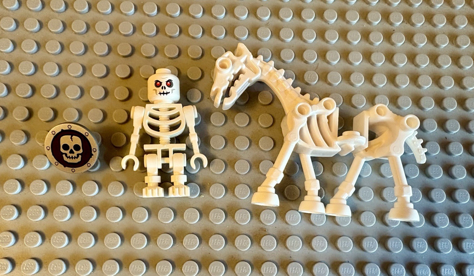 LEGO White Red Eye Skeleton with Horse Round Shield Halloween Spooky ...