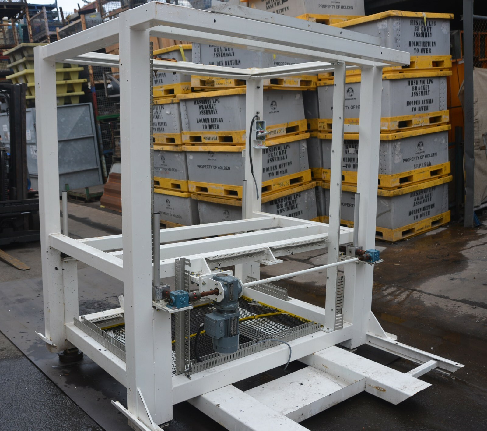 Self jacking motorised lift machine base skid frame crane fork lift ...