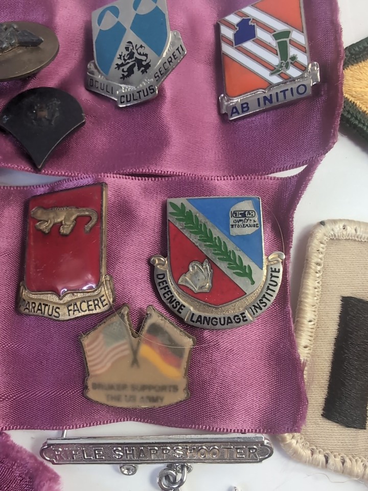 Huge Lot Of 90+ Military Medals, Pins Ribbon Bars Coat Buttons Army ...