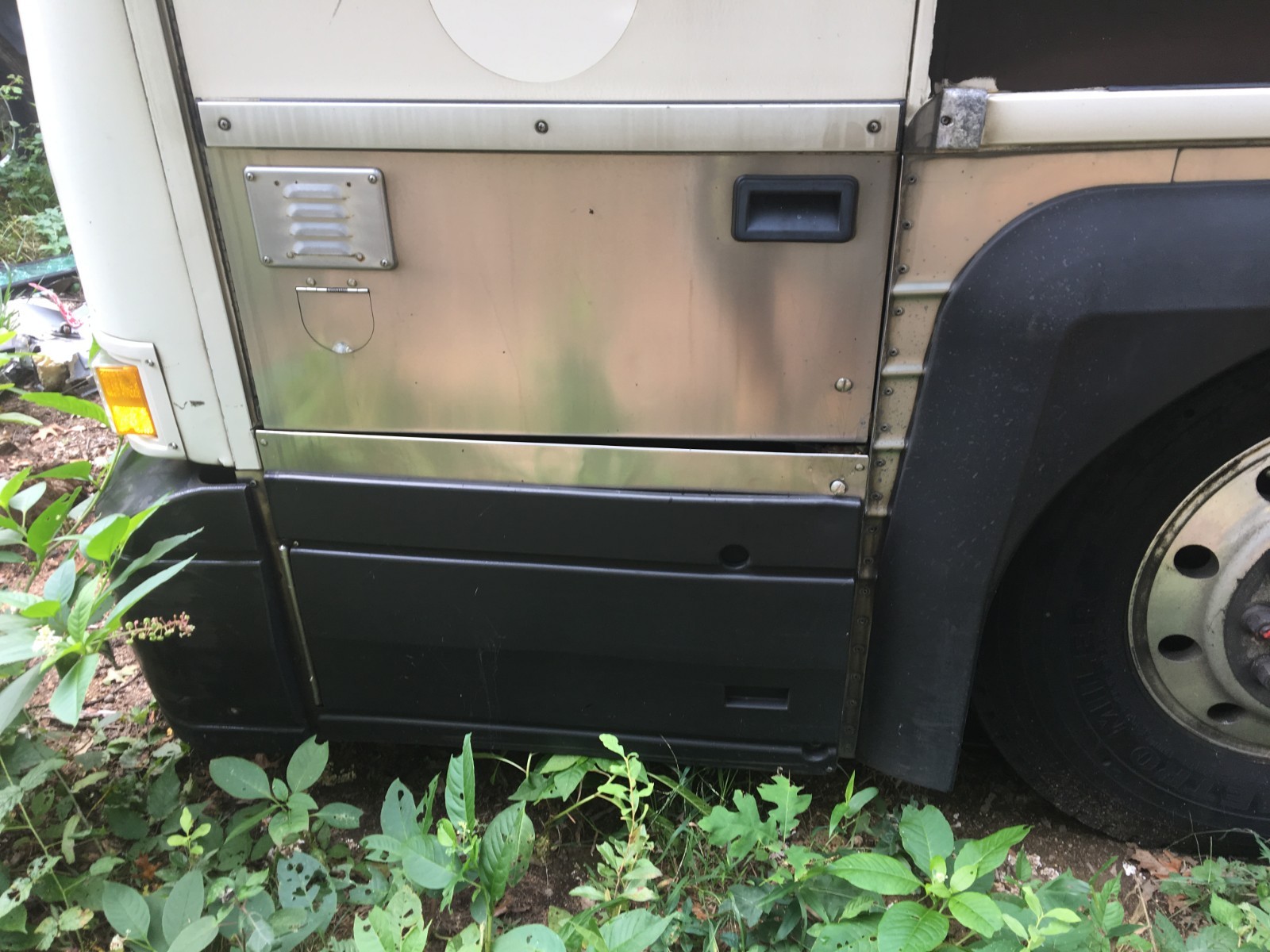 MCI 102DL3 D4505 D4000 COACH BUS PARTS - WINDSHIELD WASHER RESERVOIR ...