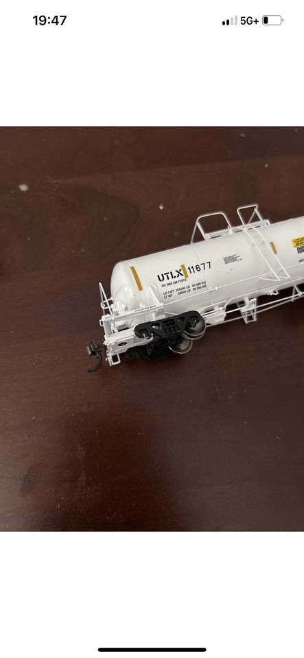 Two Ho Scale Tank Cars Athearn UTLX Atlas Aokx | eBay