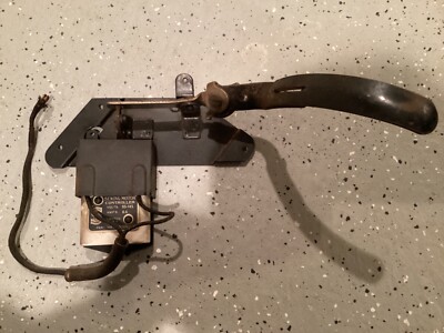 Sewing Machines - Knee Control