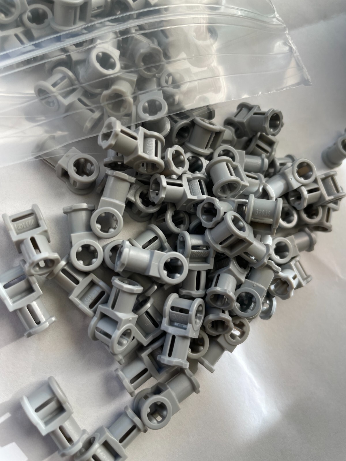 LEGO- NEW-#32039-LIGHT BLUISH GREY-TECHNIC AXLE CONNECTOR W HOLE-20 ...