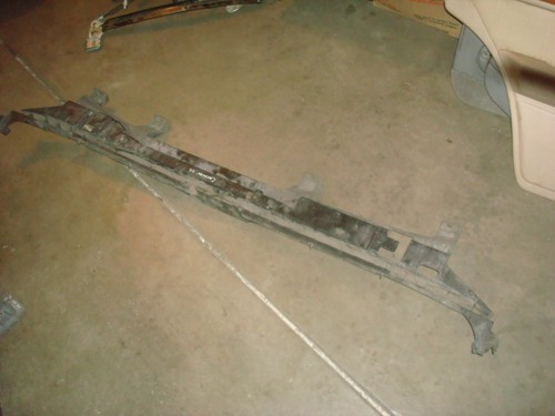 2005 CARAVAN REAR BUMPER REINFORCEMENT BAR REBAR PLASTIC BRACKET ...