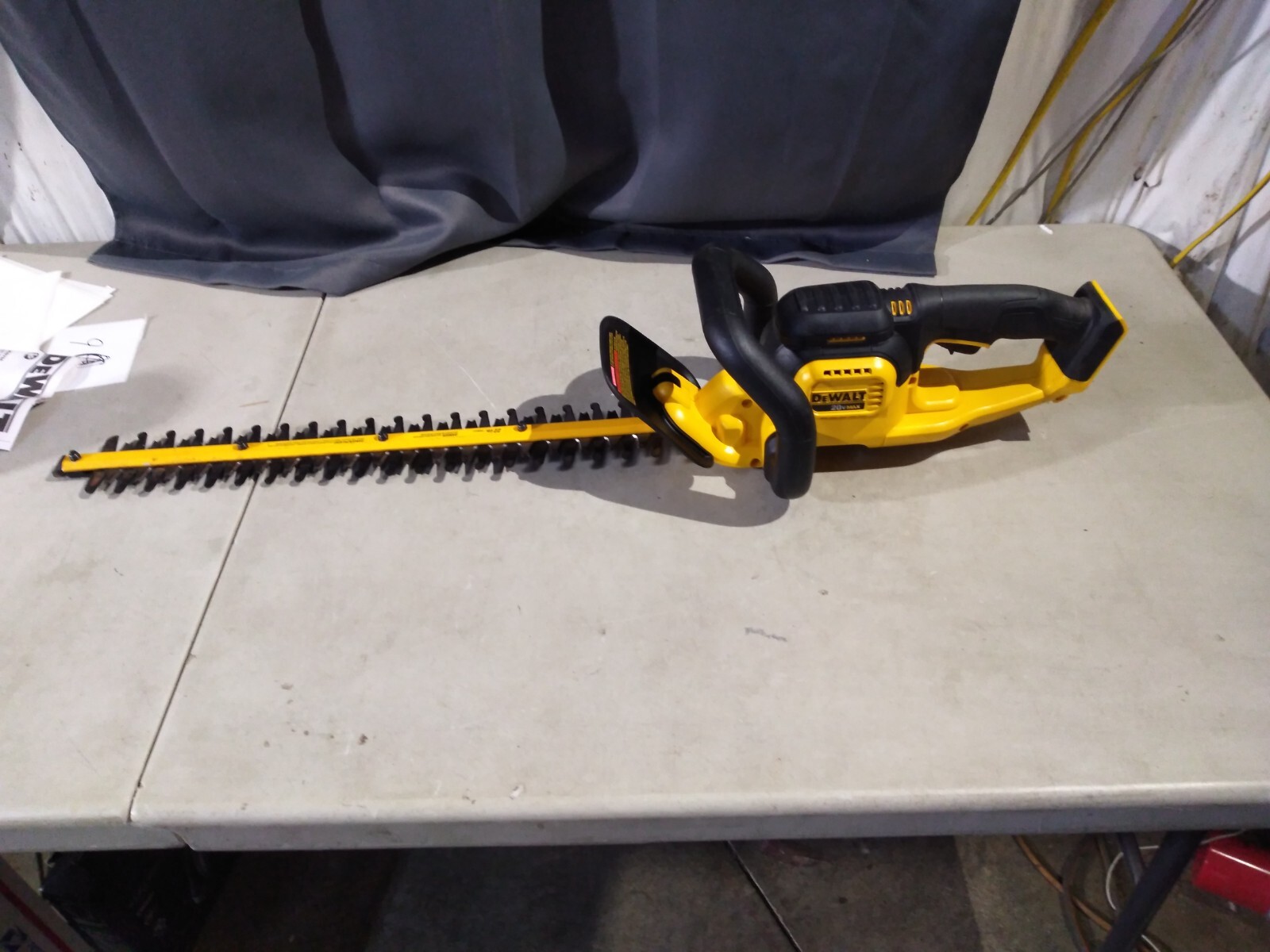 Dewalt 20v Max Li-Ion 22 In. Hedge Trimmer (Tool Only) DCHT820B #112 ...