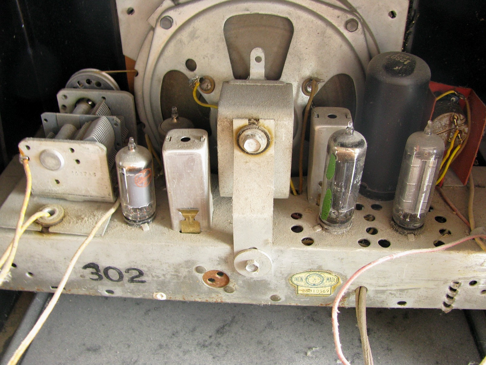 Vintage 1950s Crosley AM Tube Table Radio Model 11-106U ? For Parts or ...