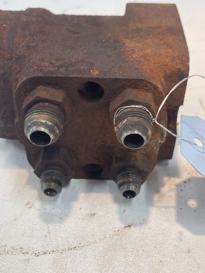 1988 Case IH 585 Tractor Steering Motor Hand Pump | eBay