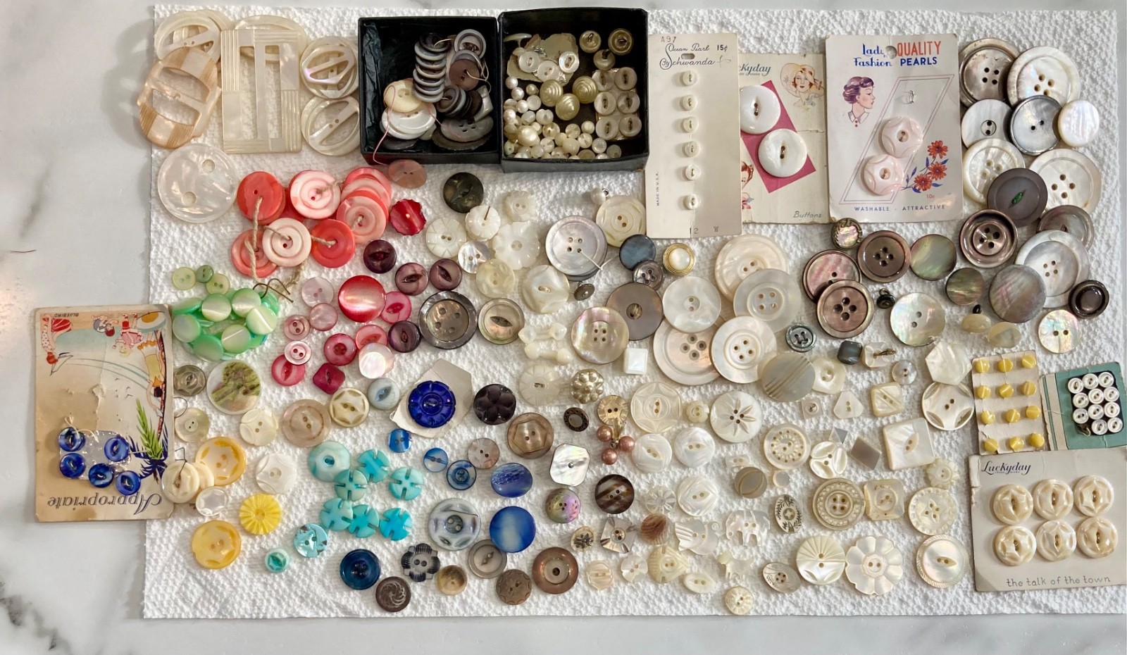 HUNDREDS of Antique Vintage Pearl Shell Buttons - carved, dyed, whistle ...