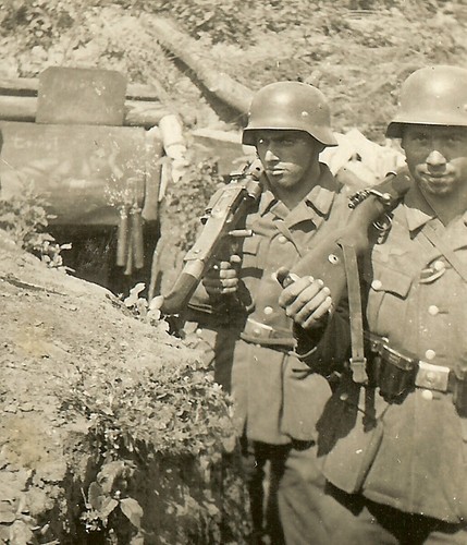 **TOUGH Looking Helmeted Wehrmacht Soldiers w/ MG-34 Machine Gun in ...