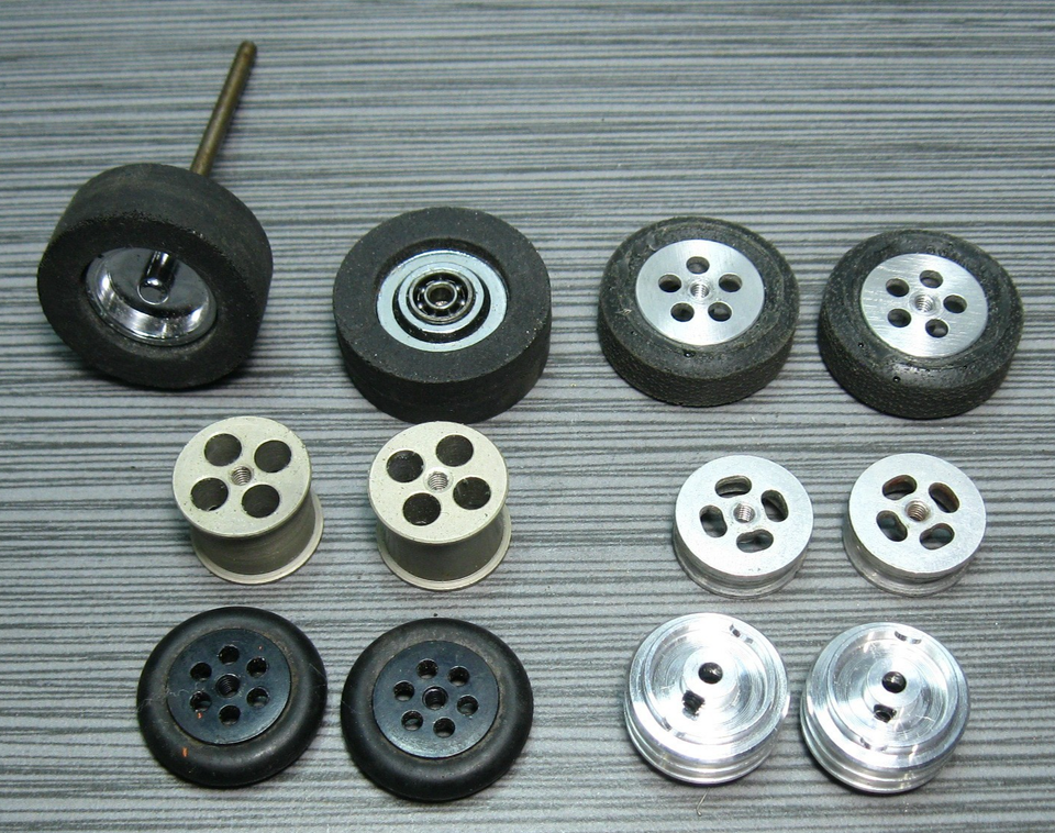 1960's SLOT CAR 6 Pair Great Mag Wheel/TIRES NOS Ball Bearing VINTAGE 1 ...