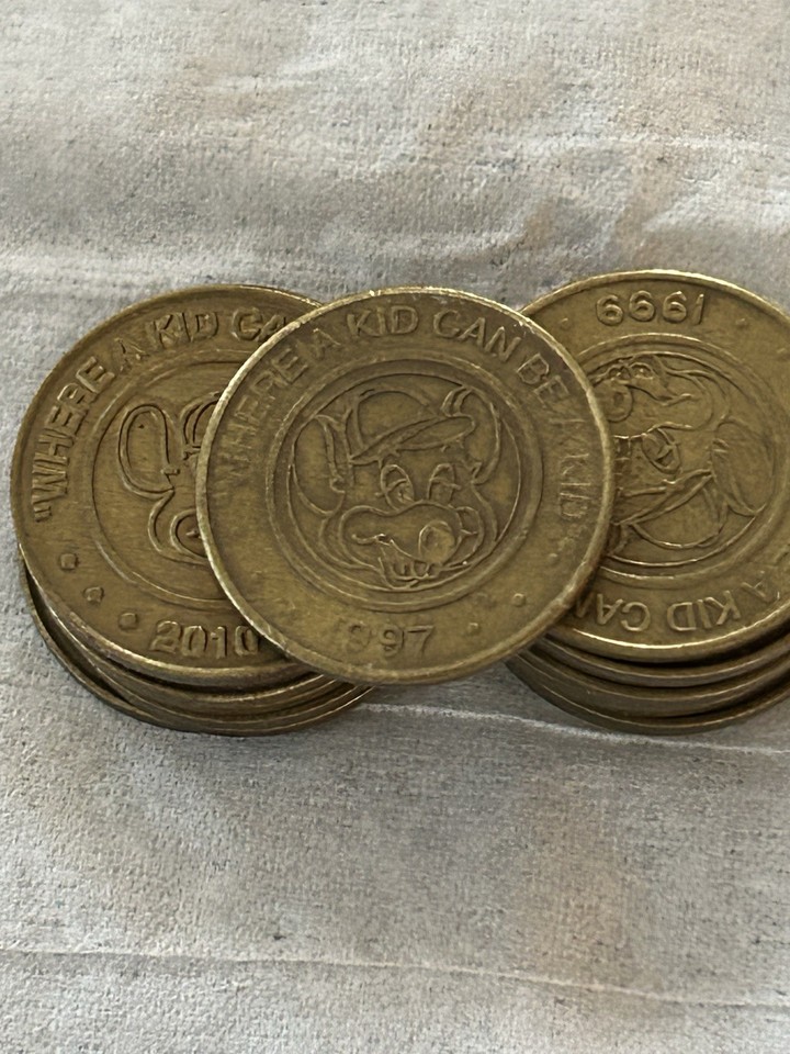 Vintage Chuck E Cheese Lot of 18 Arcade Tokens 1997-2010 Chucky Cheese ...