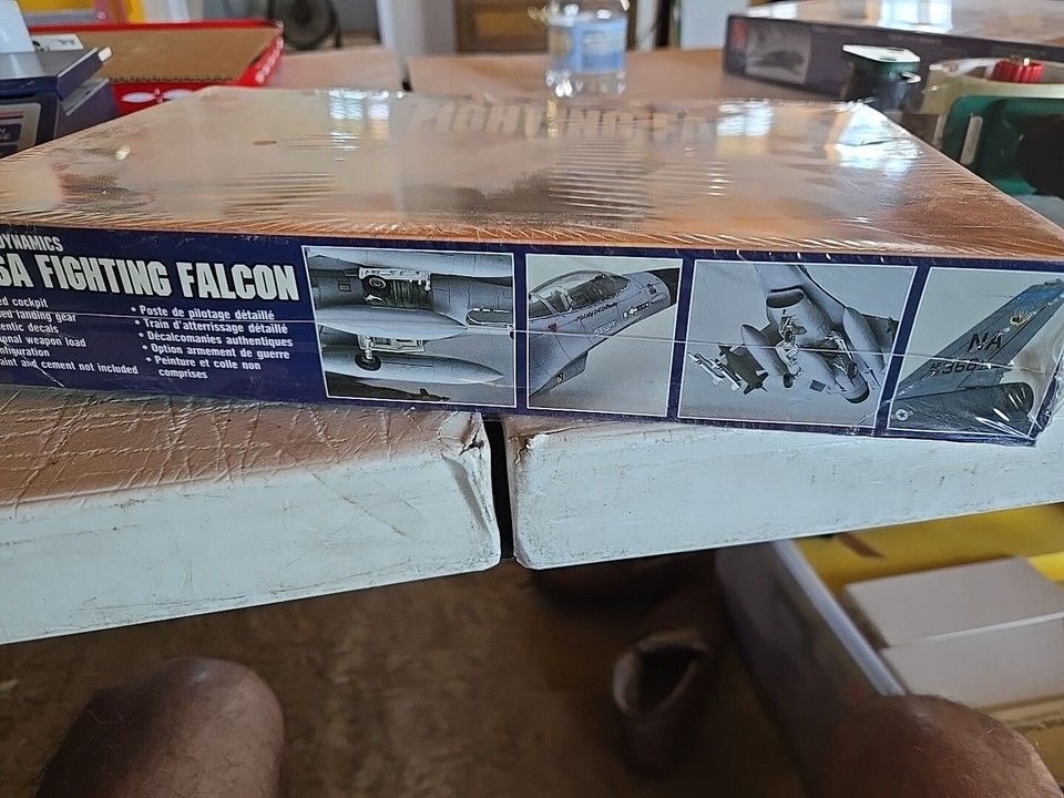 Amt Ertl General Dynamics 1/72 Scale, F-16 Fighting Falcon Model ...