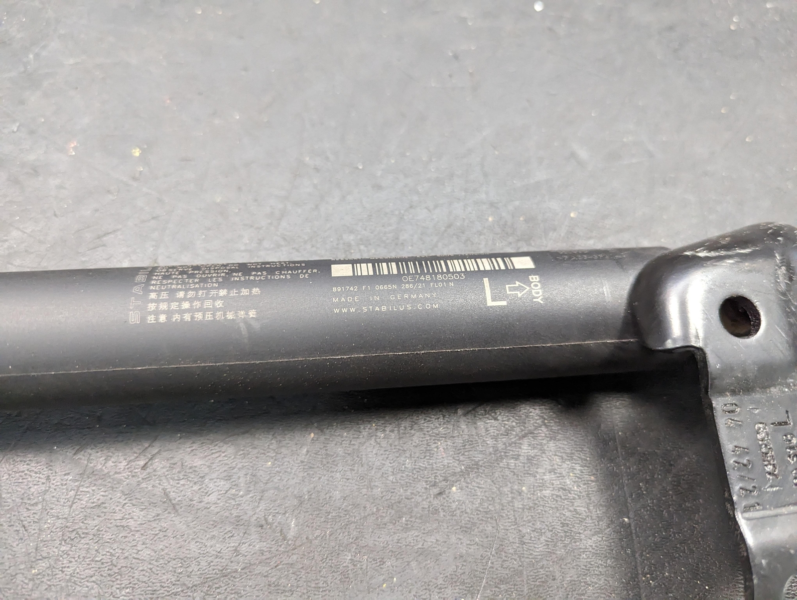 Rear Tailgate Left Lift Shock Strut 2022 BMW X1 51217481805 2020 2021 ...