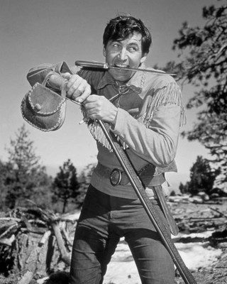 FESS PARKER IN THE NBC TV SERIES "DANIEL BOONE" - 8X10 PUBLICITY PHOTO ...