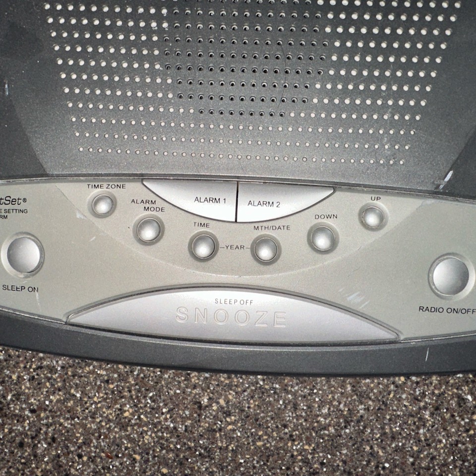 Brookstone CKS2022 AM/FM SmartSet Duel Alarm Clock Radio Works Great | eBay