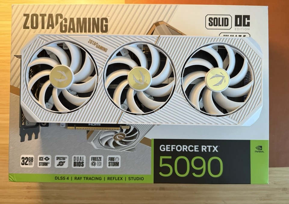 ZOTAC GAMING GeForce RTX 5090 32GB GDDR7 White Edition | Solid OC ...