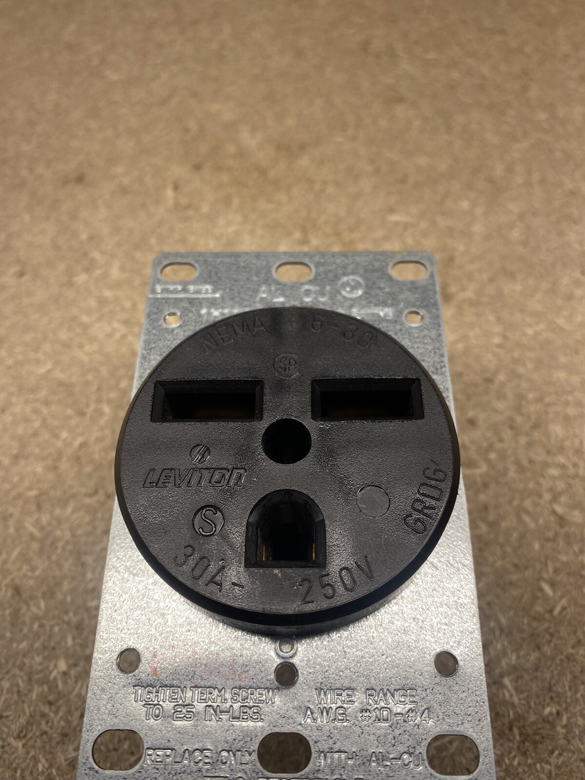 Leviton Nema 6-30 30 Amp 250V GRDG Receptacle | eBay