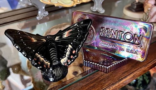 FENTON "DAISY' THE PAINTED BUTTERFLY ARTIST M. YOUNG GORGEOUS WITH ...