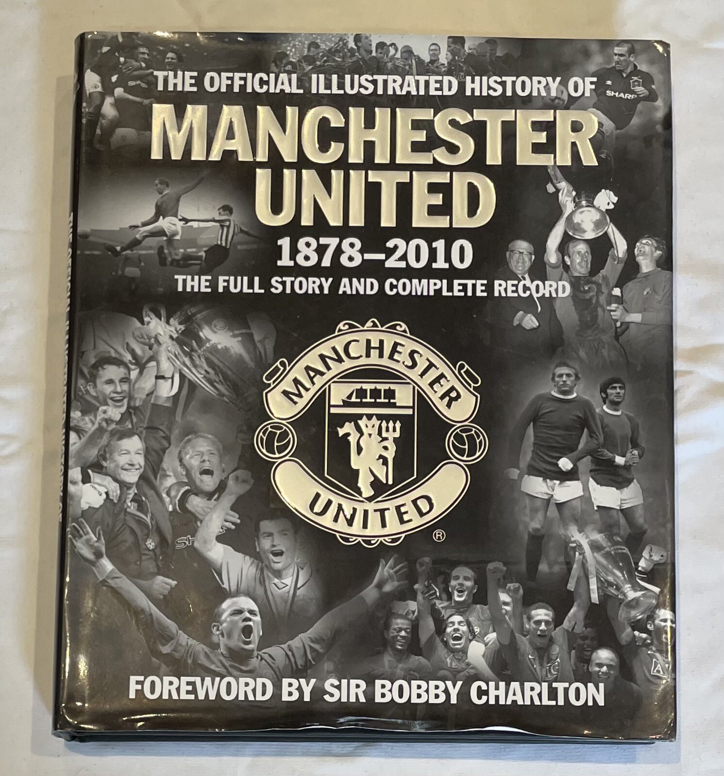 The Official Illustrated History of Manchester United 1878-2010: The ...