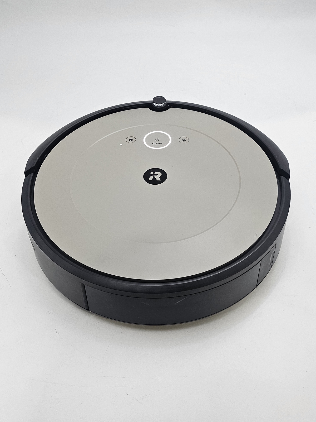iRobot Roomba i1+ Wi-Fi Connected Robot Vacuum (i115820) - LIGHT GRAY ...