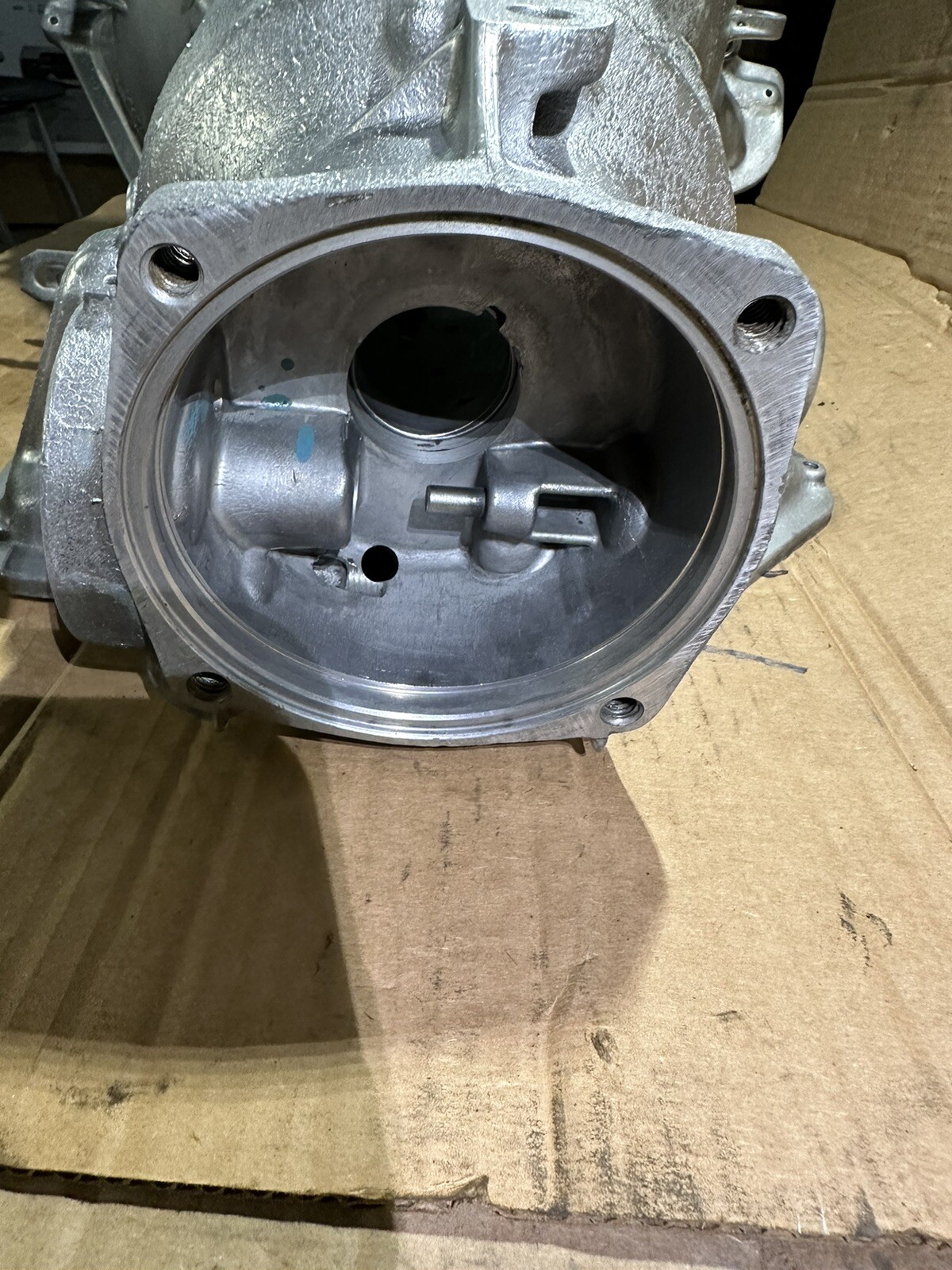 TH350 TRANS CASE BOP NONE LOCKUP 2WD GM CHEVY EMPTY GOOD CENTER SUPPORT ...