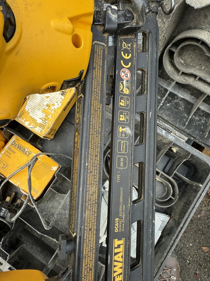 Dewalt DC618 Cordless 18V Angled 2nd Fix Nailer Nail Gun & Nails No ...