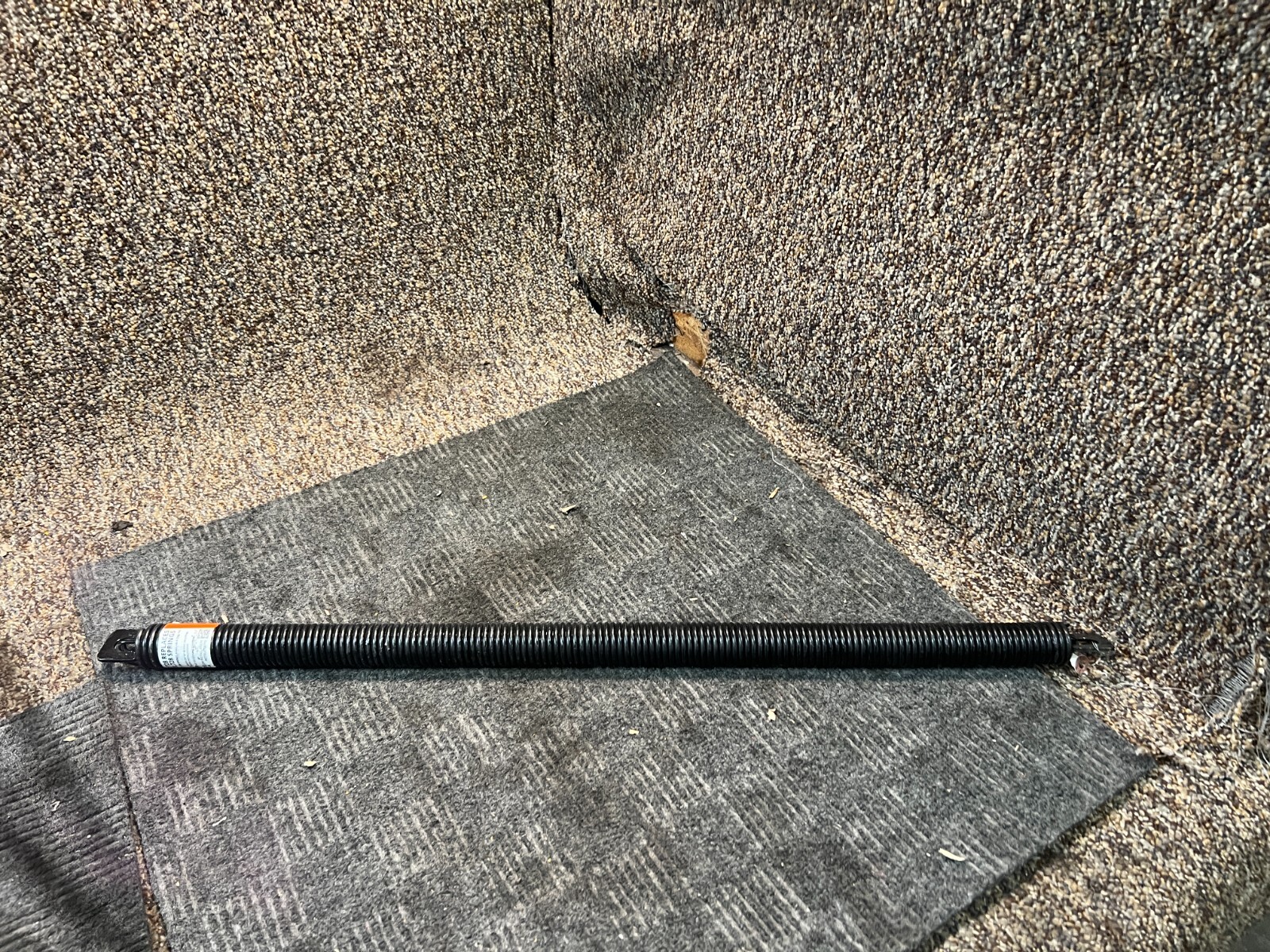 E900 Hardware 28 in. Plug-End Extension Spring 0.177 in. No. 7 Wire ...