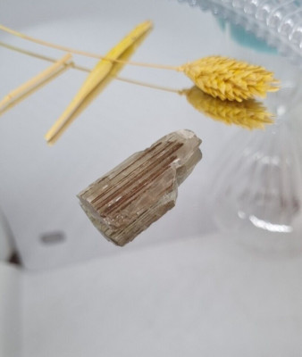 Natural raw Zultanite ( raw Diaspore, raw Csarite) gemstone Mineral ...