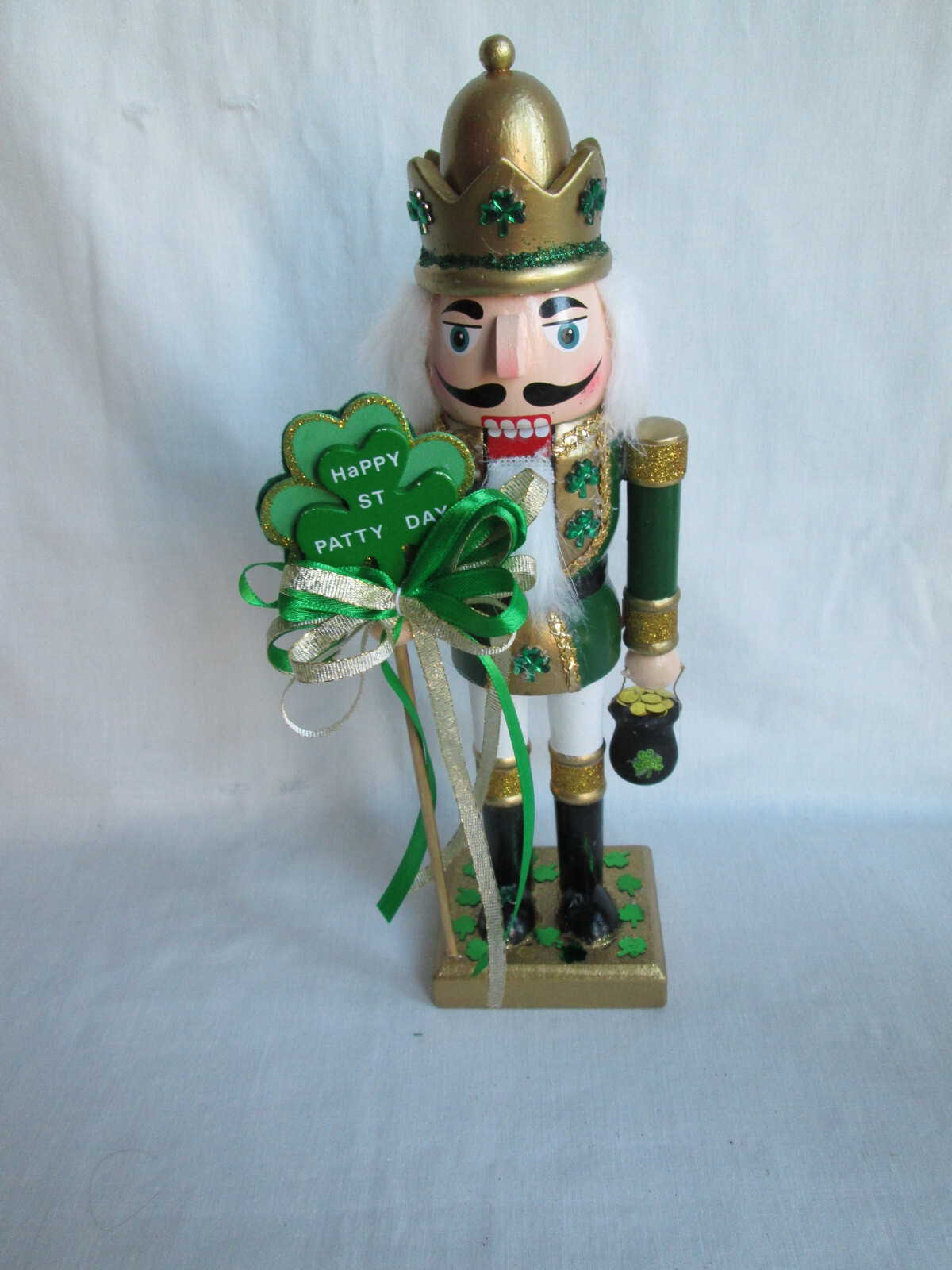 10" Handcrafted St. Patrick's Day Nutcracker w/ Shamrock & Pot of Gold ...