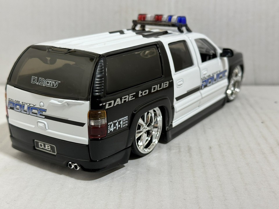 JADA DUB HEAT 2000 CHEVY SUBURBAN POLICE CAR 1:24 DIECAST MODEL NEW NO ...