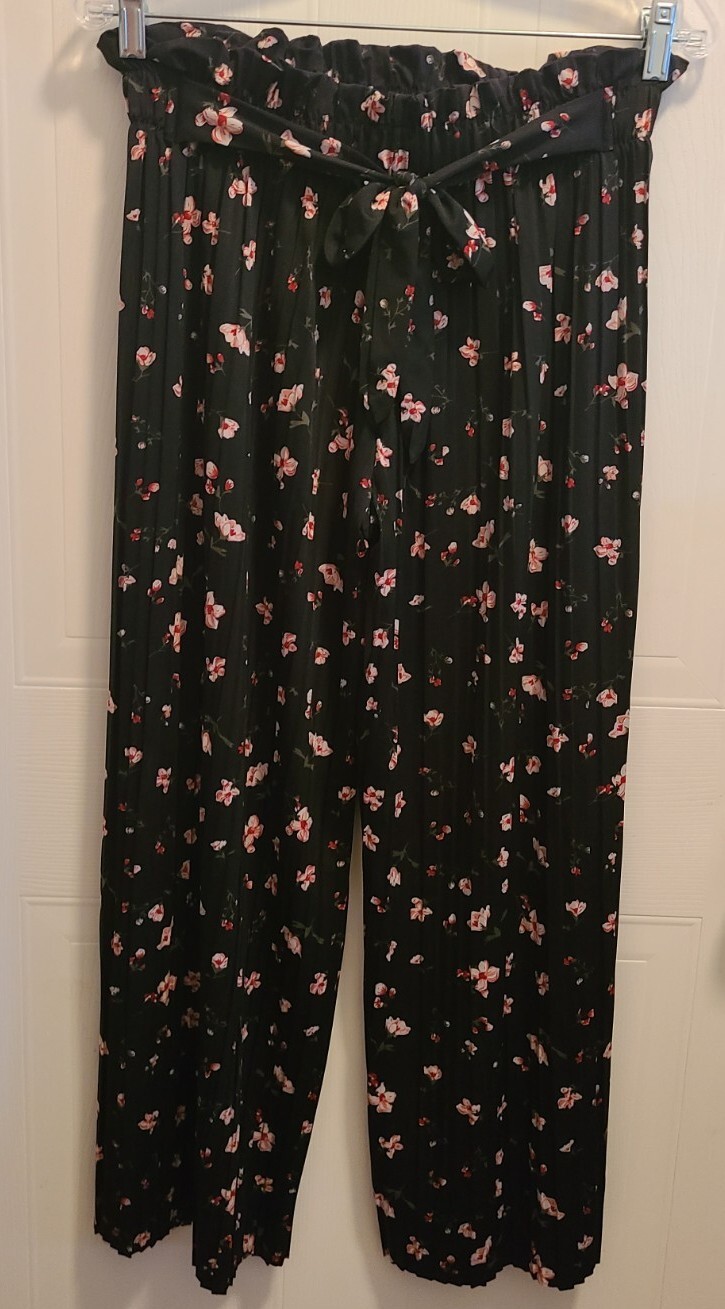 Jon & Anna Contemporary Pleated Wide Leg Crop Pants S… - Gem