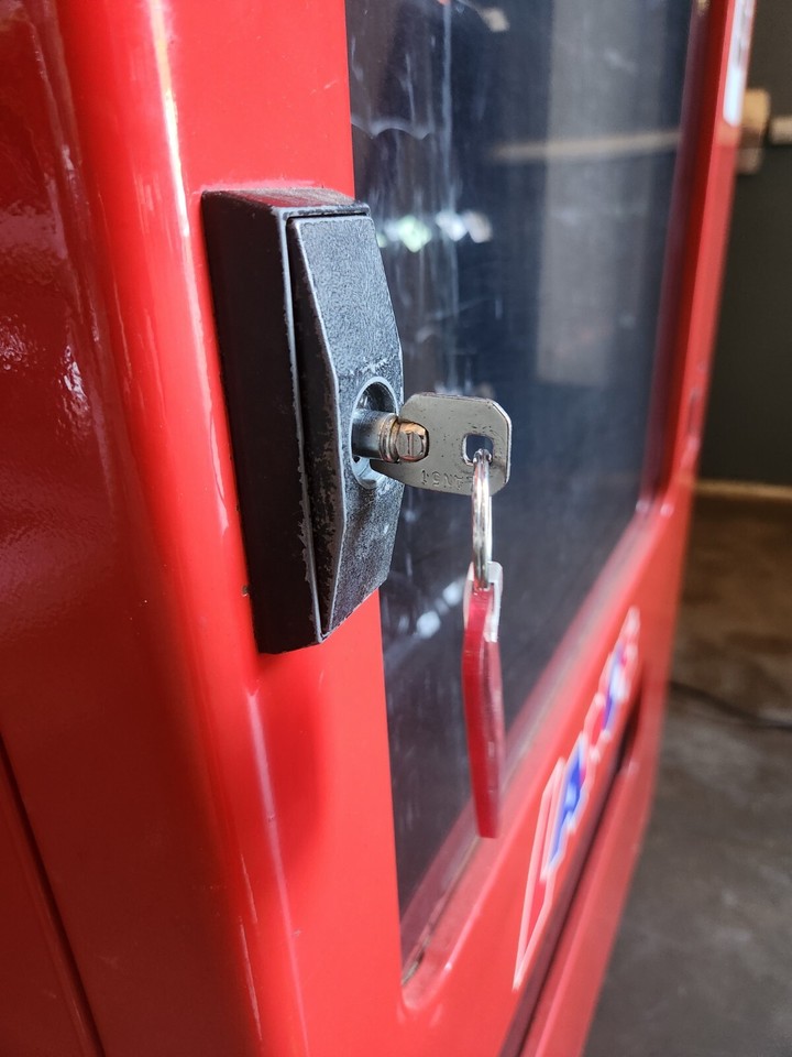 Lance Vending Machine 3054 - Used, in Working Condition | eBay