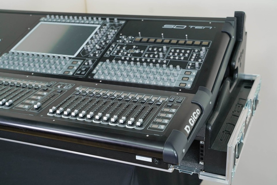 DiGiCo SD10 Digital Mixing Console w/ Waves Card, ST Optical & Road ...