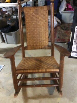 1900-1950 - Antique Wood Rocking Chair