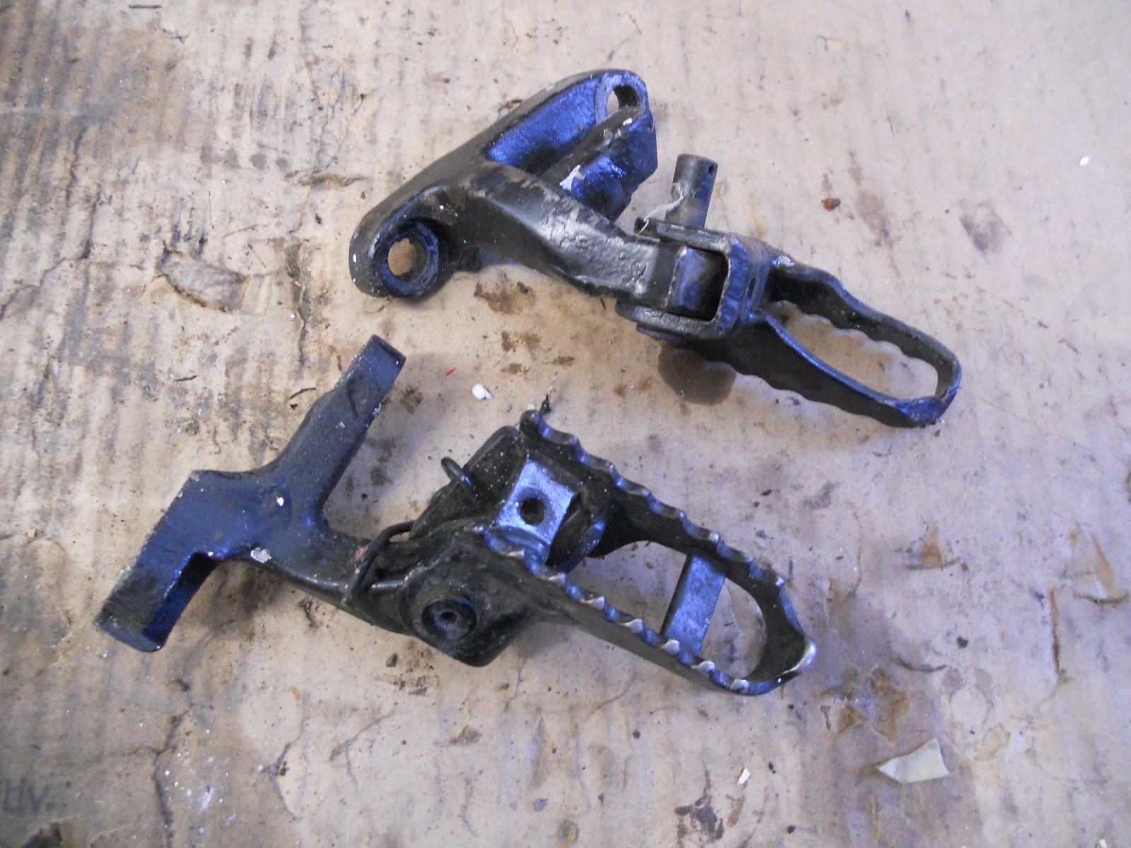 1987 HONDA XR200 FOOT PEGS #1069 | eBay