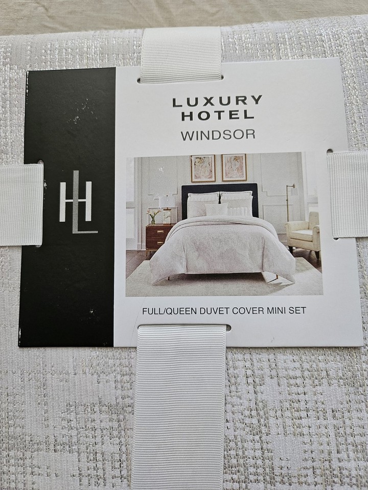 Luxury Hotel Collection – Windsor Silver/White Full/Queen Duvet Cover ...