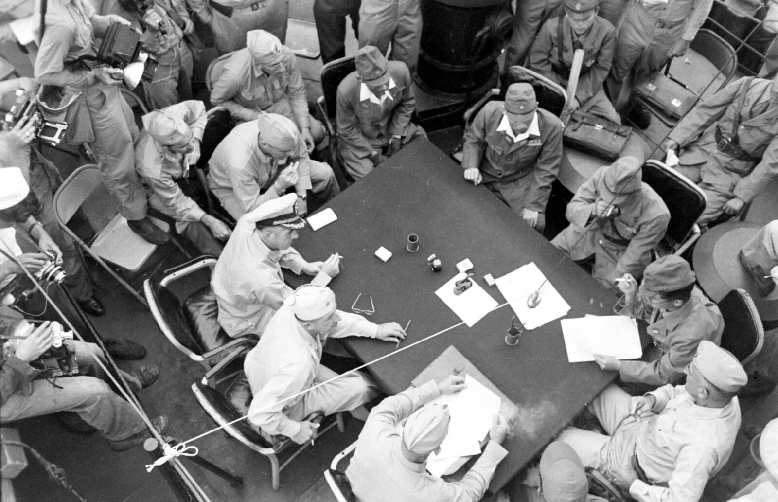 WW2 WWII Photo World War Two / Japanese Surrender of Wake Island ...