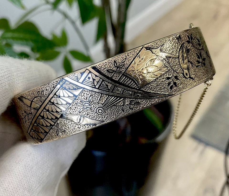 ANTIQUE VICTORIAN BANGLE BRACELET BLACK ENAMEL SCROLL ENGRAVING DETAILS ...