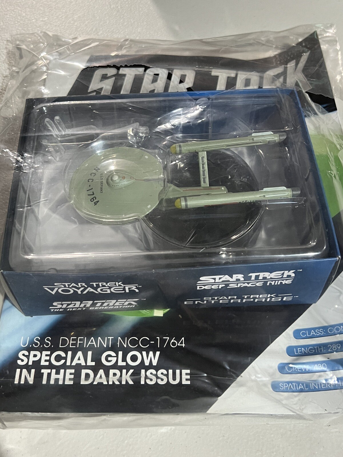 Eaglemoss Star Trek Collection USS Defiant NCC-1764 Special Issue Glow ...