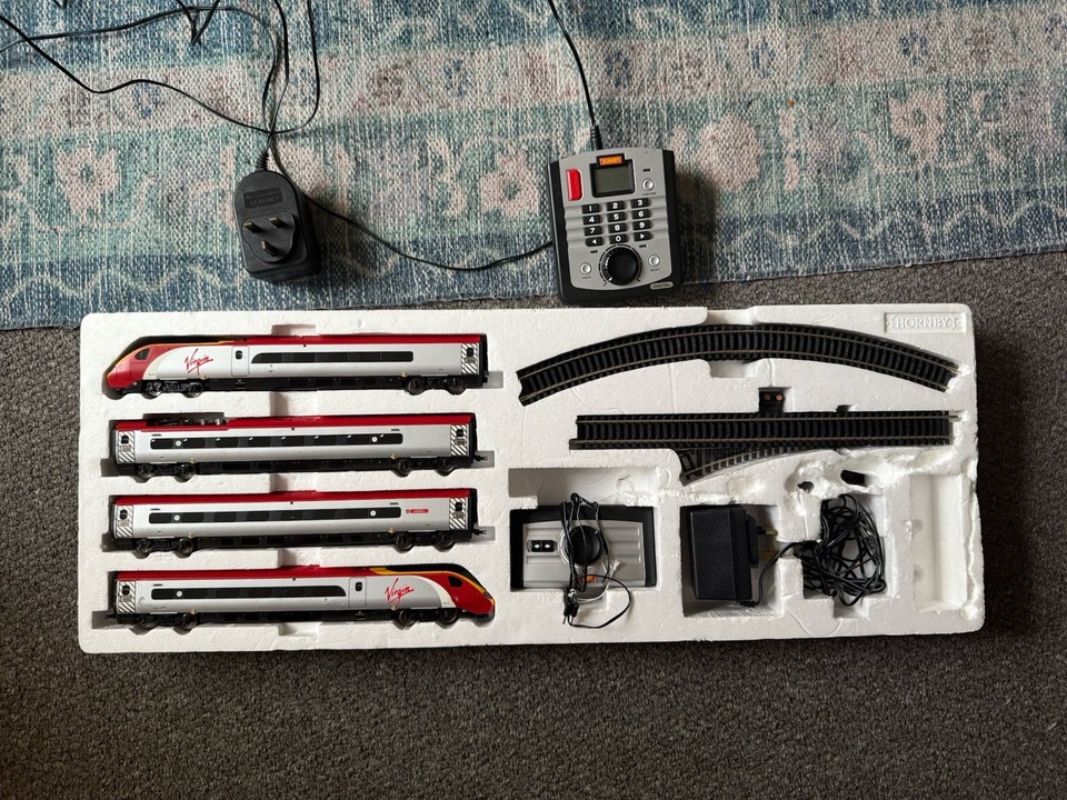 Hornby Virgin Trains Pendolino 00 Gauge Train Set R1134 | eBay UK
